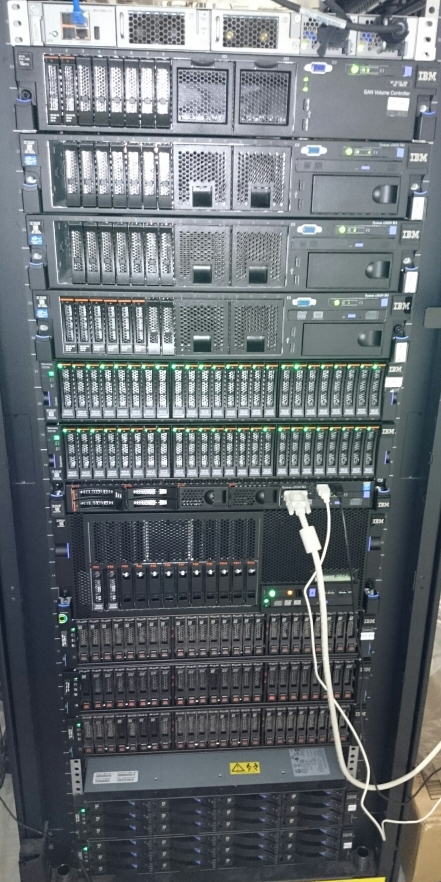 VMware vSphere mit IBM Server und SVC streched Cluster | Michael Klehr VMware vSphere mit IBM Server und SVC streched Cluster | Michael Klehr